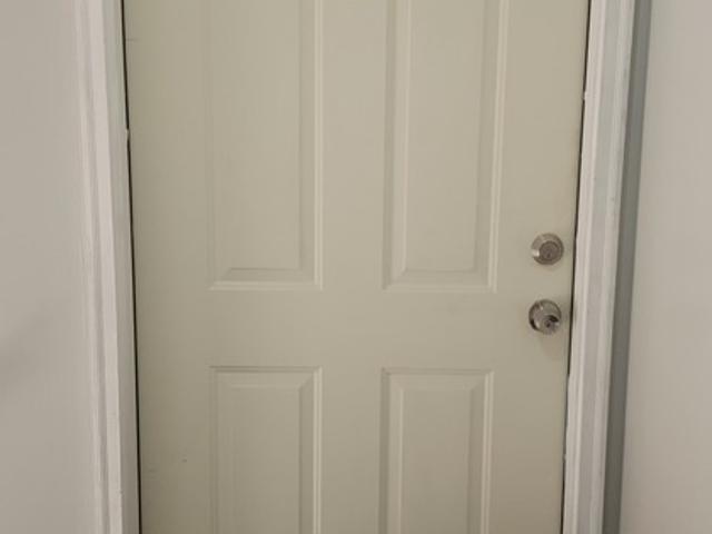 2 BR, 1 BA Apartment 510 South Clayton Street, Unit 3, Bloomington, IL 61701