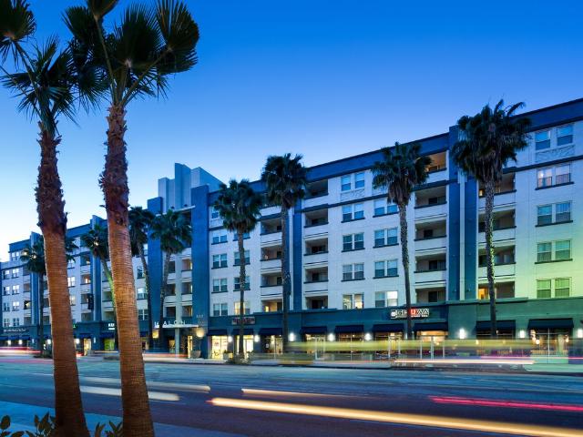 2 BR, 1 BA Apartment 5115 Wilshire Boulevard Unit 211, Los Angeles, CA 90036
