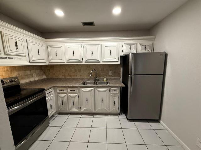 2 BR, 1 BA Apartment 511 West Kalmia Drive, Lake Park, FL 33403