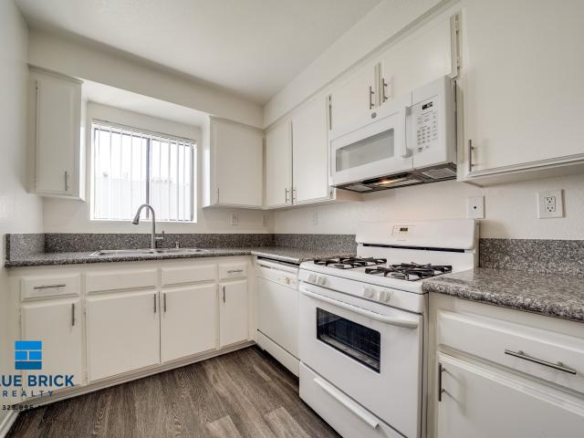 2 BR, 1 BA Apartment 5121 Klump Ave, North Hollywood, CA 91601