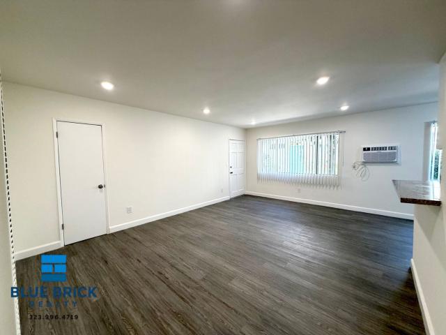 2 BR, 1 BA Apartment 5130 Yarmouth, Encino, CA 91316