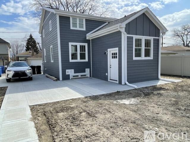 2 BR, 1 BA Apartment 5137 South Newland Avenue, Unit N, Chicago, IL 60638