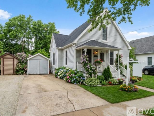 2 BR, 1 BA Apartment 514 Franklin Ave, Lake Geneva, WI 53147