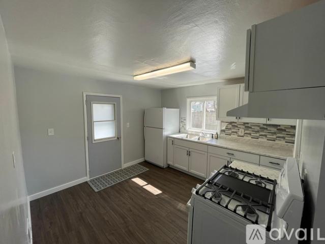 2 BR, 1 BA Apartment 521 W North St, Jackson, MI 49202