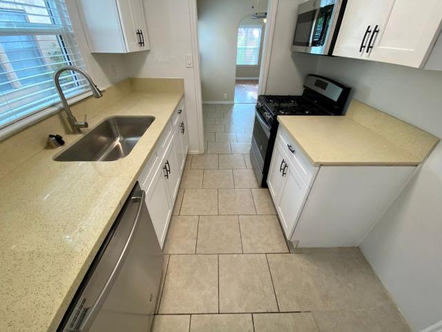 2 BR, 1 BA Apartment 5225 De Longpre Avenue Unit 042#5241, Los Angeles, CA 90027