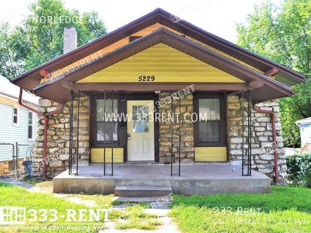 2 BR, 1 BA Apartment 5229 Norledge Ave Kansas City, MO 64123