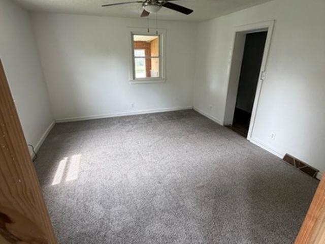 2 BR, 1 BA Apartment 527 9th Street Southwest, Unit Lower, Cedar Rapids, IA 52404