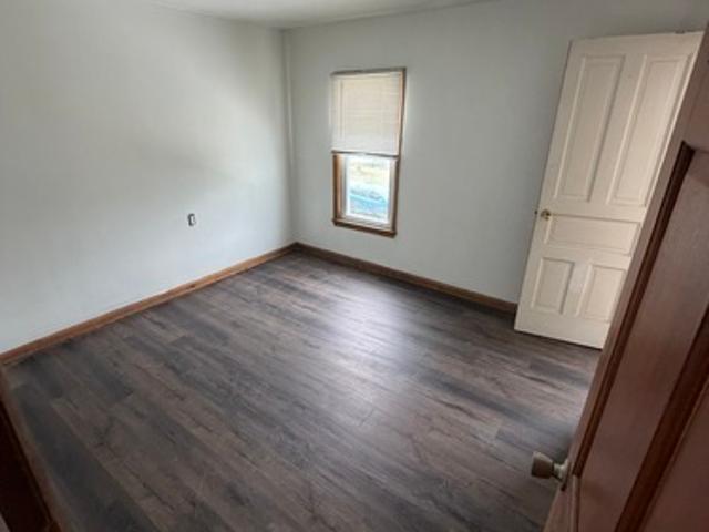 2 BR, 1 BA Apartment 527 9th Street Southwest, Unit Upper, Cedar Rapids, IA 52404