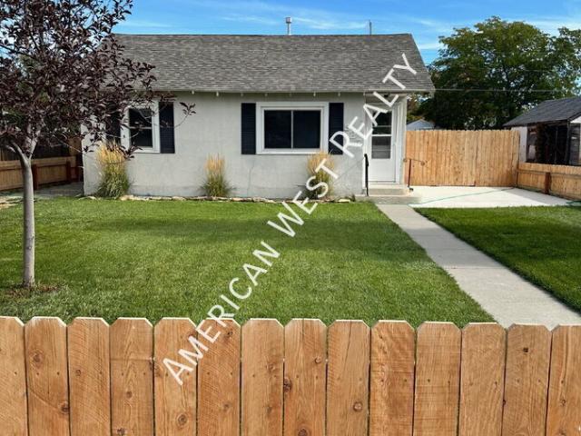 2 BR, 1 BA Apartment 527 N Clark St, Powell, WY 82435