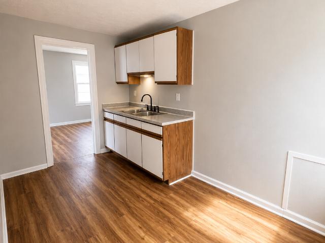2 BR, 1 BA Apartment 525 East 222nd Street, Euclid, OH 44123, Euclid, OH 44123