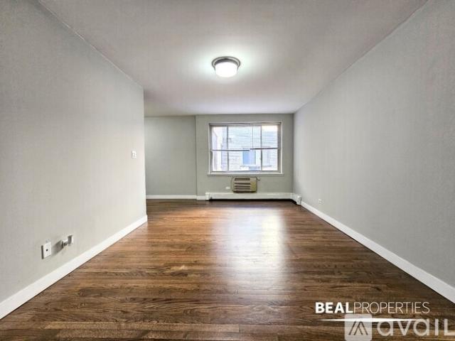 2 BR, 1 BA Apartment 528 W Oakdale Ave, Unit 530, Chicago, IL 60657