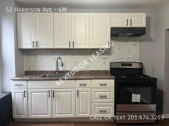 2 BR, 1 BA Apartment 52 Harrison Ave, Jersey City, NJ 07304