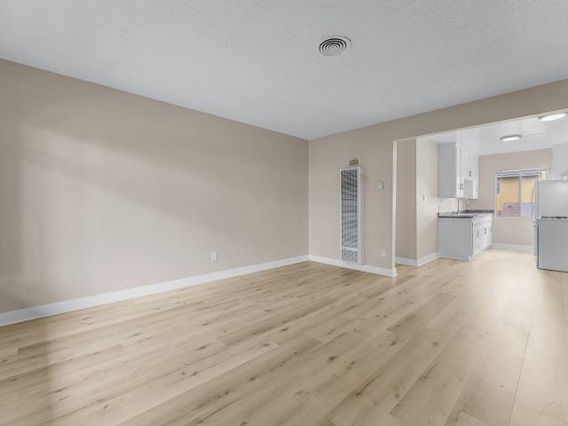 2 BR, 1 BA Apartment 531 W Hyde Park Blvd, Inglewood, CA 90302