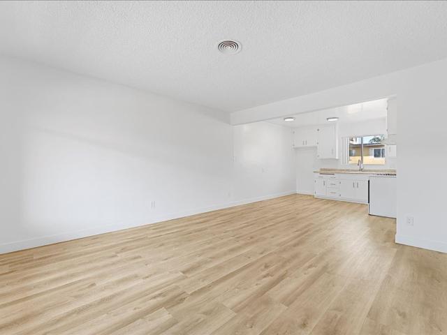 2 BR, 1 BA Apartment 531 W Hyde Park Blvd, Inglewood, CA 90302
