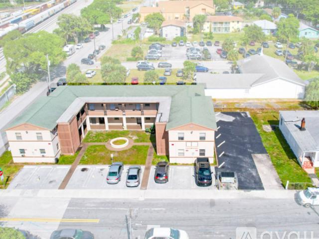 2 BR, 1 BA Apartment 537 18th Street, Unit 206, West Palm Beach, FL 33407
