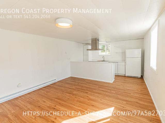 2 BR, 1 BA Apartment 537 SW 32nd St, Lincoln City, OR 97367