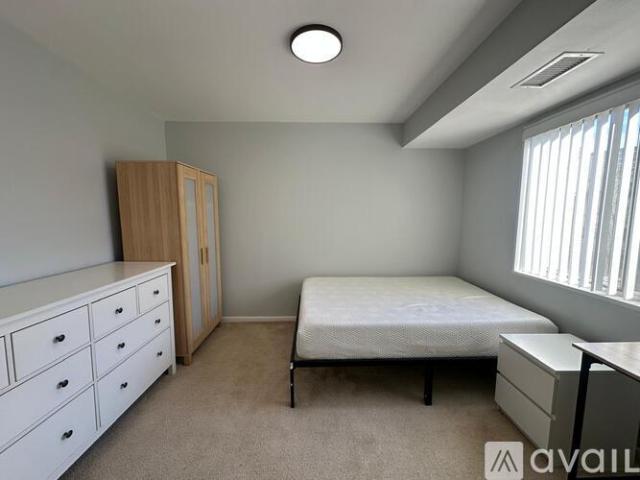 2 BR, 1 BA Apartment 5340 Holmes Run Pkwy, Unit Room 1, Alexandria, VA 22304