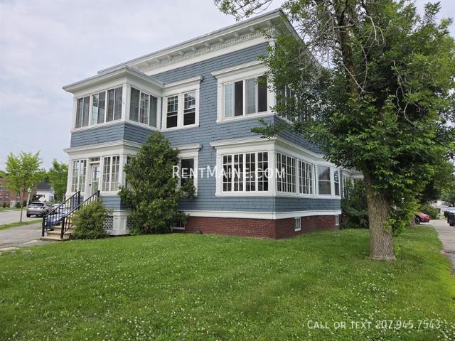 2 BR, 1 BA Apartment 5 Central Ave Lewiston, ME 04240