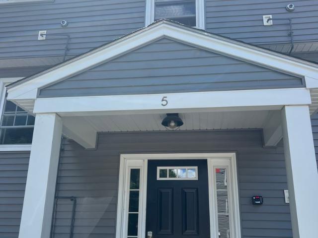 2 BR, 1 BA Apartment 5 Philbrick Ln, Kittery, ME 03904