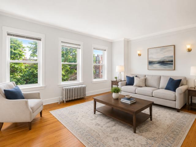 2 BR, 1 BA Apartment 6420 North Newgard, Chicago, IL 60626