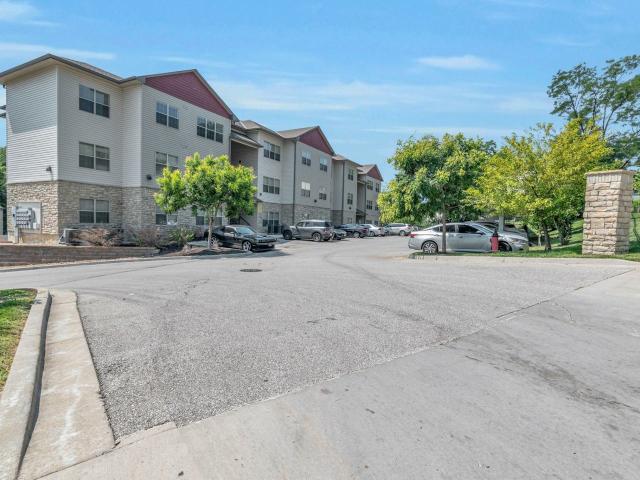 2 BR, 1 BA Apartment 6449 Northwest 70th Street Unit 307, Kansas City, MO 64151