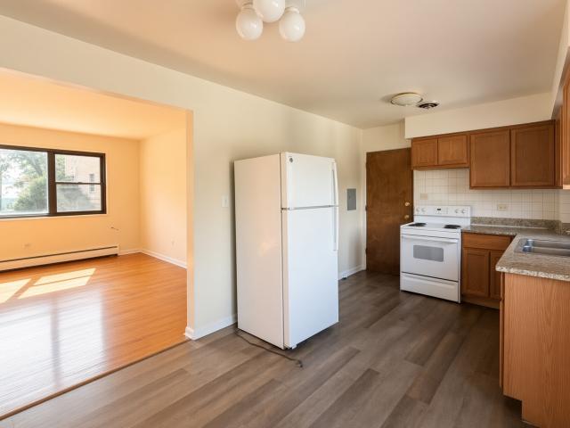 2 BR, 1 BA Apartment 6456 North Ridge Boulevard, Chicago, IL 60626