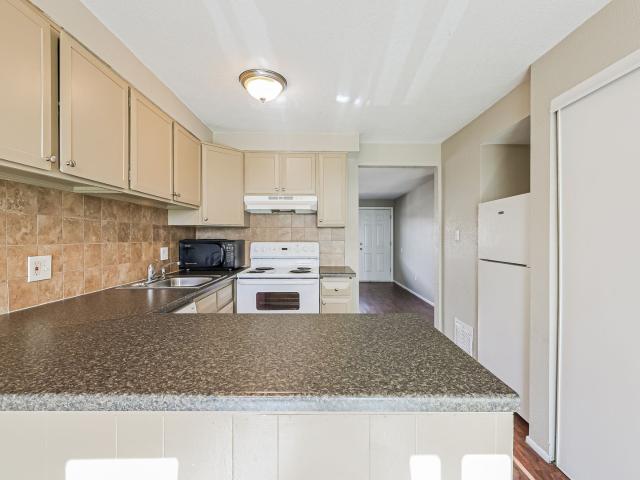 2 BR, 1 BA Apartment 6464 West 13th Avenue, Lakewood, CO 80214