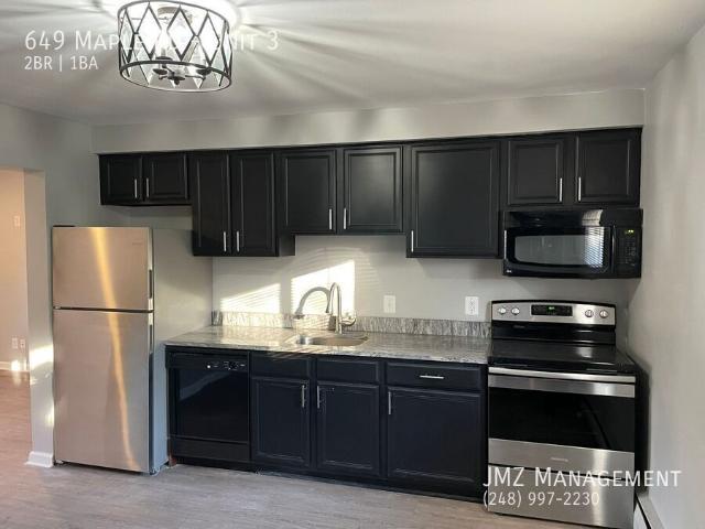 2 BR, 1 BA Apartment 649 Maple Rd, Clawson, MI 48017