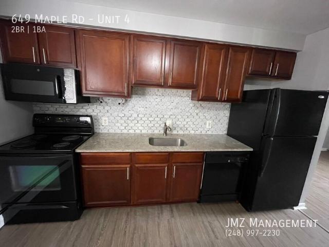 2 BR, 1 BA Apartment 649 Maple Rd, Clawson, MI 48017