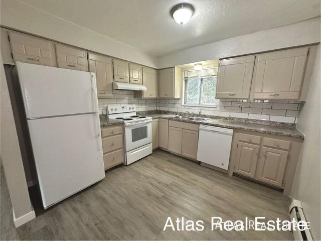 2 BR, 1 BA Apartment 64 Newport Circle, Colorado Springs, CO 80906