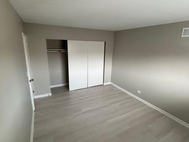 2 BR, 1 BA Apartment 651 West Park Ave Unit, Libertyville, IL 60048