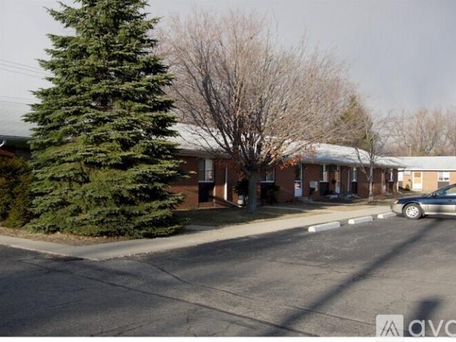 2 BR, 1 BA Apartment 657 Middle Court, Unit 15, Chelsea, MI 48118