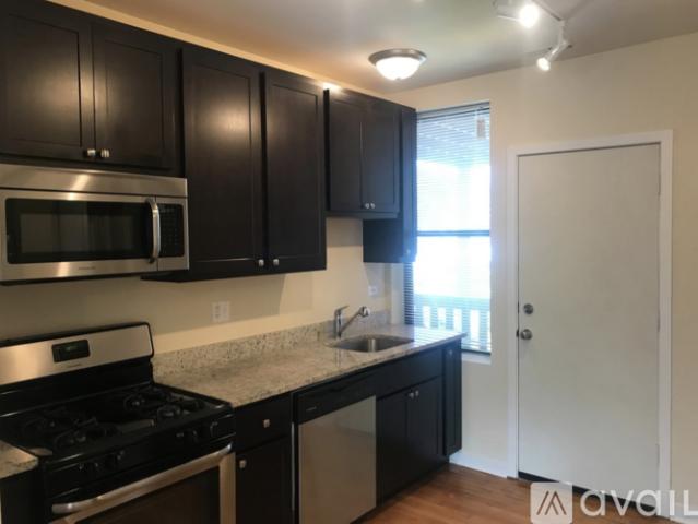 2 BR, 1 BA Apartment 6603 N Campbell Ave, Unit 1, Chicago, IL 60645