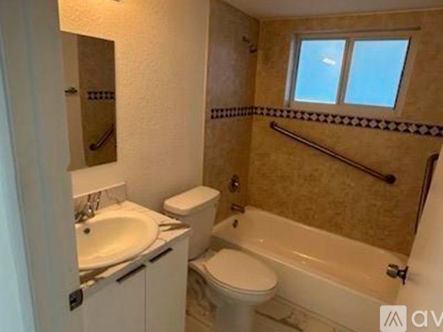 2 BR, 1 BA Apartment 661 W 81st St, Unit #1 4, Hialeah, FL 33014