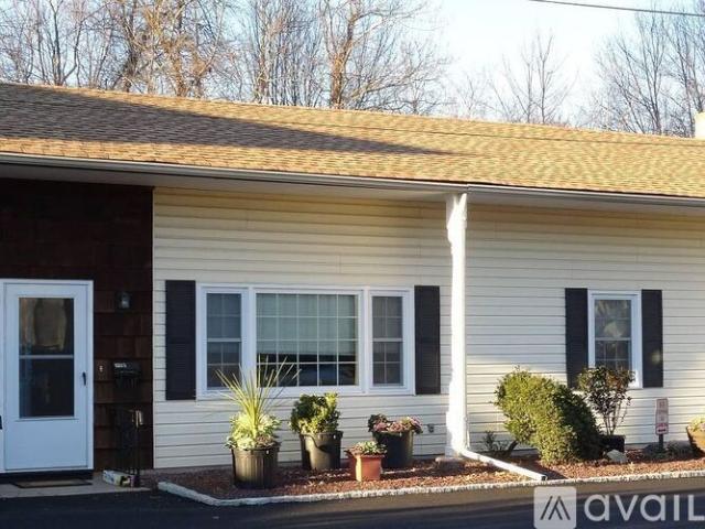 2 BR, 1 BA Apartment 66 Grove Avenue, Unit APT B, East Hanover, NJ 07936