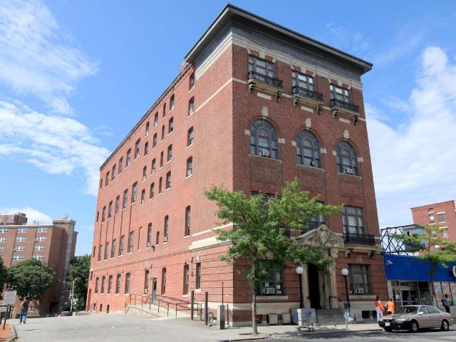 2 BR, 1 BA Apartment 674 Main St Worcester, MA 01610