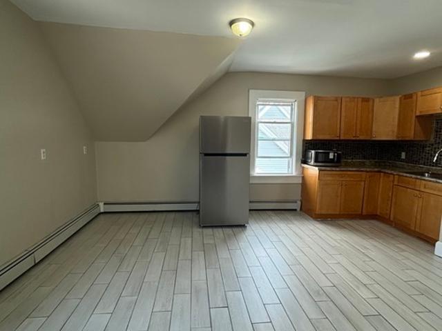 2 BR, 1 BA Apartment 676 Chalkstone Avenue, Unit 3, Providence, RI 02908
