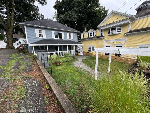 2 BR, 1 BA Apartment 67 Moore Street Second floor, Haverhill, MA 01830