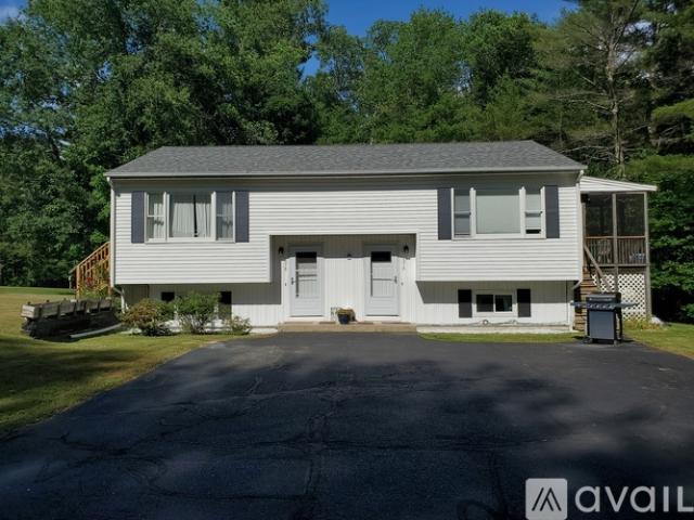 2 BR, 1 BA Apartment North Berwick ME, Unit B, North Berwick, ME 03906
