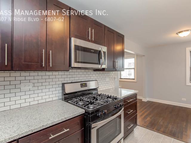 2 BR, 1 BA Apartment 6807 N Ridge Blvd, Chicago, IL 60645