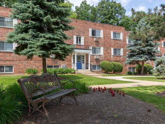 2 BR, 1 BA Apartment 680 Smith Court Unit KC215, Rocky River, OH 44116