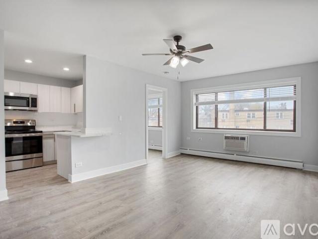 2 BR, 1 BA Apartment 6826 N Ridge Blvd, Unit 202, Chicago, IL 60645