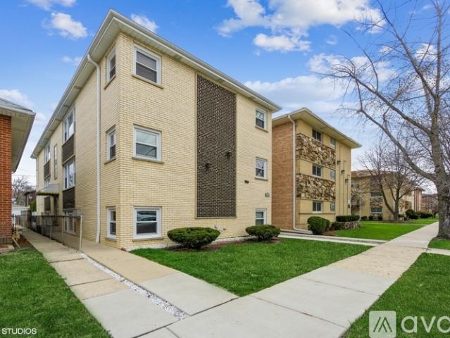2 BR, 1 BA Apartment 6883 North Northwest Highway, Unit 2R, Chicago, IL 60631