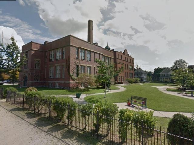 2 BR, 1 BA Apartment 6900 Harvard Ave Cleveland, OH 44105