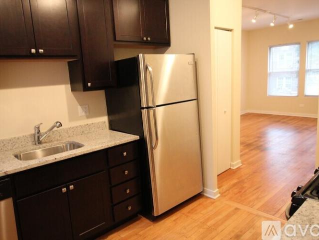 2 BR, 1 BA Apartment 6971 N Greenview Ave, Unit 2S, Chicago, IL 60626