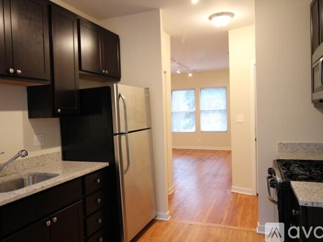 2 BR, 1 BA Apartment 6975 N Greenview Ave, Unit 2S, Chicago, IL 60626