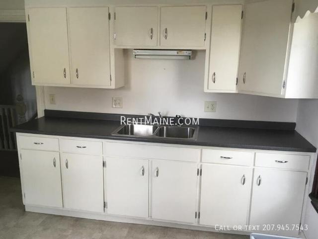 2 BR, 1 BA Apartment 699 701 Main St. Apt, Bangor, ME 04401