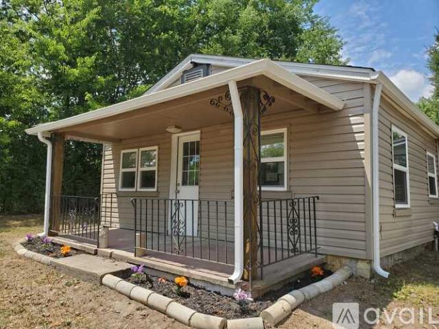 2 BR, 1 BA Apartment 6005 Old Rutledge Pike, Knoxville, TN 37924