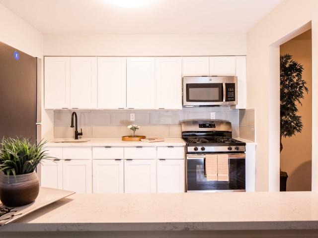 2 BR, 1 BA Apartment 600 Bound Brook Rd Unit 2 beds, 1 bath, $2250, Middlesex, NJ 08846