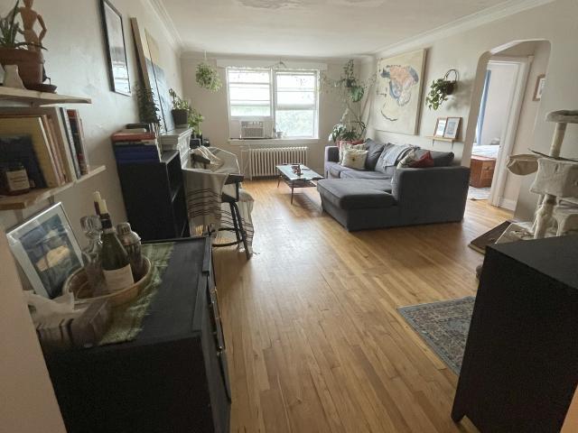 2 BR, 1 BA Apartment 600 Laurier Ave W, Ottawa, ON K1R 6L1